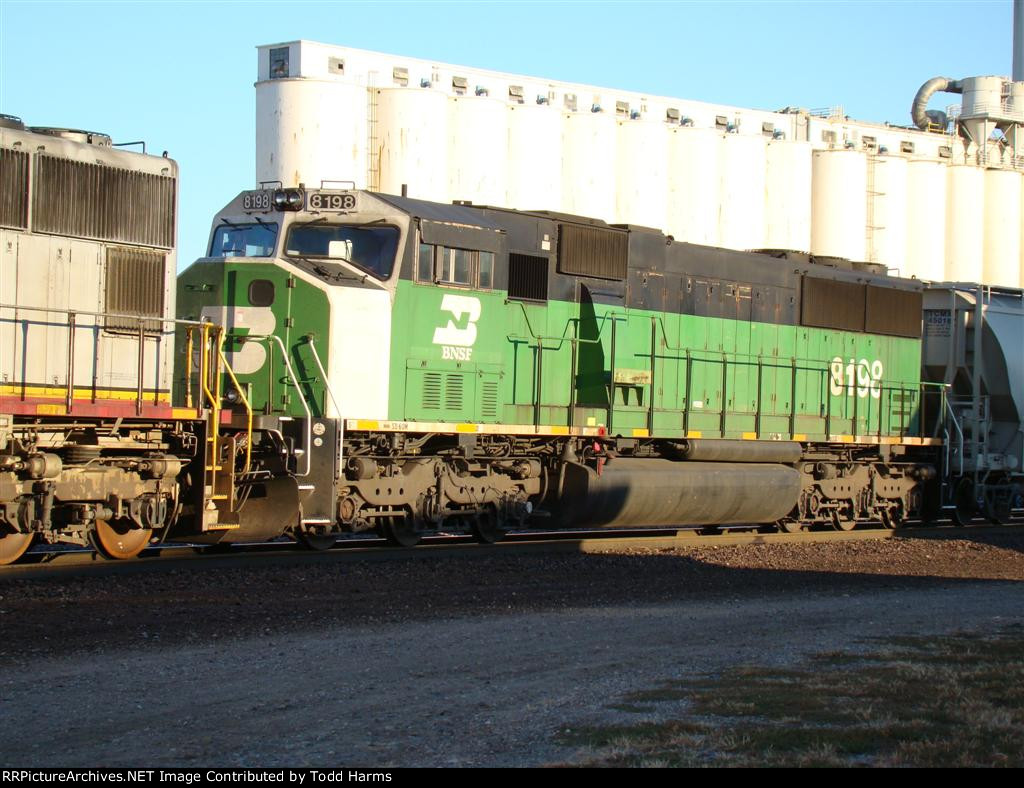 BNSF 8198